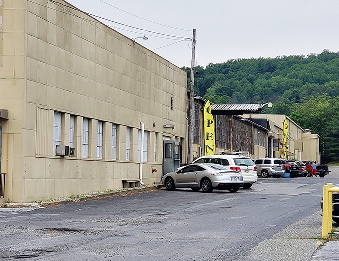 The sunshine-yellow sign beckons like a treasure map X-marks-the-spot. Fensty's doesn't whisper "bargains"&mdash;it shouts it from the roadside!