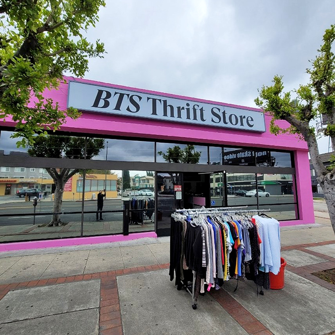 The hot pink building isn't playing hard to get &ndash; it's practically shouting "Come find treasures!" from Pico Boulevard's bustling landscape.