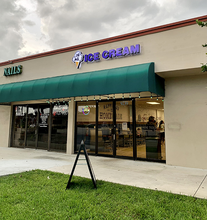Nestled between a nail salon and everyday storefronts, this unassuming ice cream haven proves that culinary treasures often hide in plain sight.
