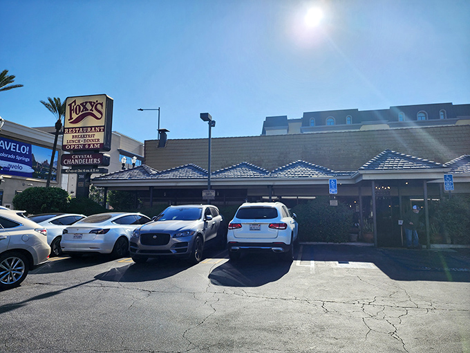 That classic diner exterior might not win beauty contests, but it houses breakfast magic worth discovering.