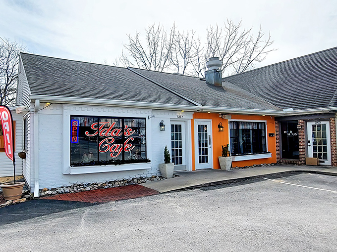 The bright orange accent on Ida's Caf&eacute; exterior isn't just eye-catching&mdash;it's like a beacon calling all hungry travelers home to Lancaster.