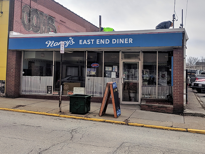 That unassuming brick facade hides breakfast magic that draws pilgrims from across Pennsylvania's rolling hills.