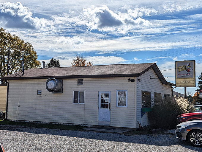 The unassuming exterior of Early Birds Breakfast might fool you, but locals know this modest building houses breakfast magic worth traveling for.