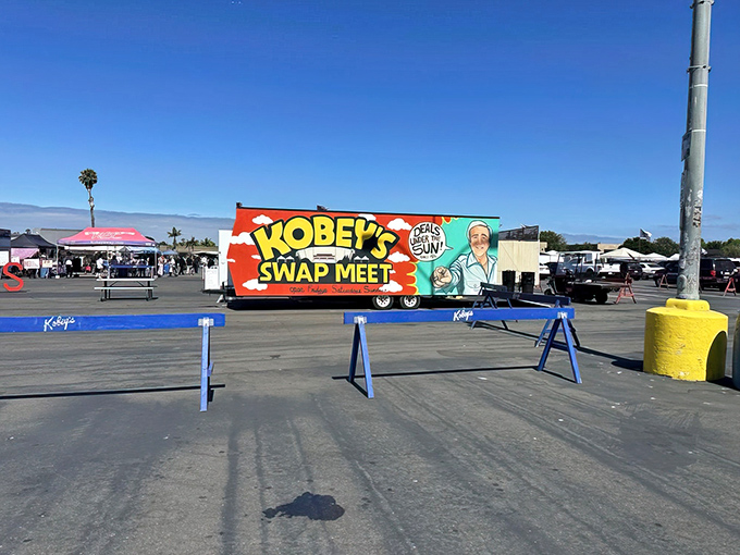 The gateway to treasure hunting paradise! Kobey's Vintage Alley sign promises adventures that'll make your inner collector do a happy dance.