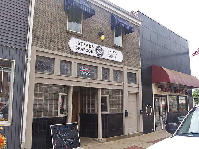 The unassuming brick fa&ccedil;ade of Scratch Steakhouse in Louisville hides culinary treasures within. Like finding a diamond in your backyard&mdash;only this gem serves incredible mac and cheese.