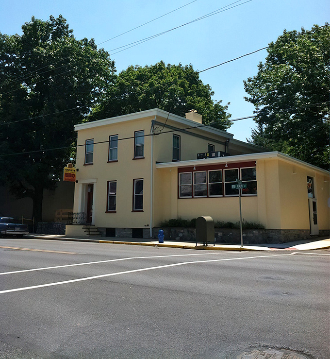 The bright yellow exterior of Harvey's Main Street BBQ announces itself with a banner that doesn't mince words: "The pig is cooking." Consider yourself warned&mdash;and enticed.