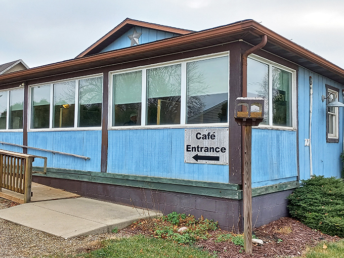 The blue exterior might not scream "culinary destination," but that humble facade hides Ohio comfort food magic worth the drive from anywhere.