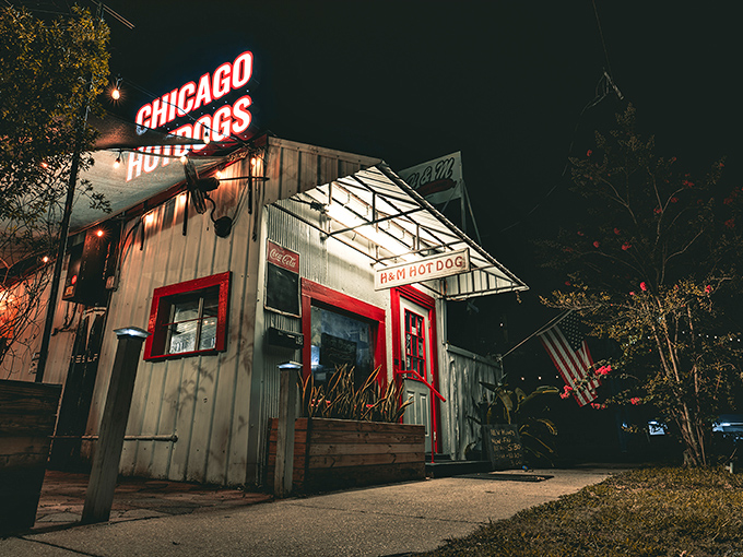 This little slice of hot dog heaven stands proudly in DeFuniak Springs, beckoning hungry travelers with its no-nonsense charm and vibrant signage.