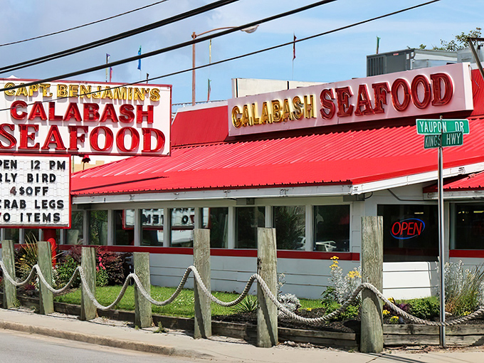 That iconic red roof and nautical rope fence aren't just for show&mdash;they're practically sending smoke signals to seafood lovers: "Abandon your diet, all ye who enter here."
