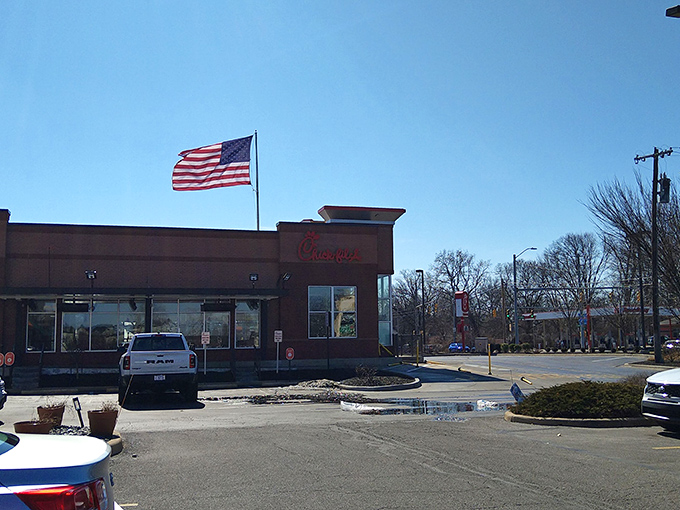 The Boil Shack stands proudly in Toledo, a beacon for seafood lovers who know that sometimes the best coastal flavors are found hundreds of miles inland.