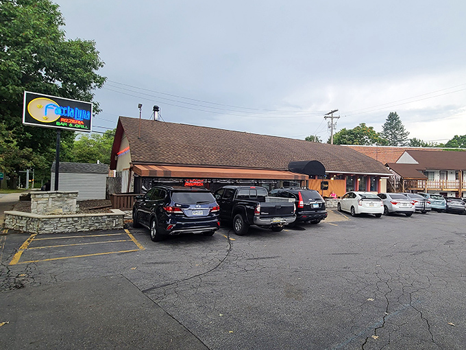 The unassuming exterior of Faccia Luna belies the culinary magic happening inside. Like finding a Picasso at a yard sale, this modest storefront holds treasures.