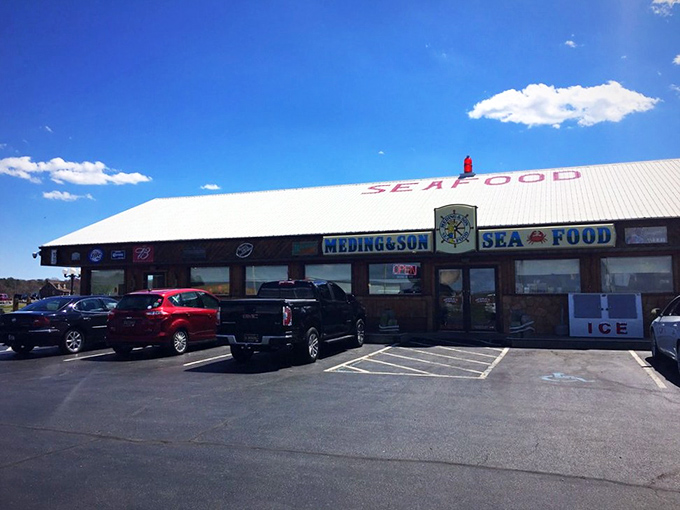 The unassuming exterior of Meding's Seafood stands like a beacon for hungry travelers – proof that culinary treasures often hide in plain sight.