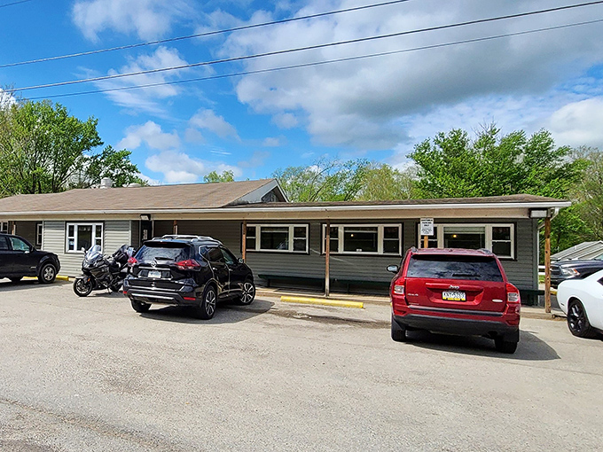 The unassuming exterior of Ruthie's Diner proves once again that culinary treasures often hide in plain sight along Pennsylvania's country roads.