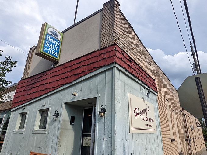 The unassuming exterior of Henry's Salt of the Sea stands like a culinary lighthouse in Allentown, proving that seafood treasures don't always hide in fancy packaging.
