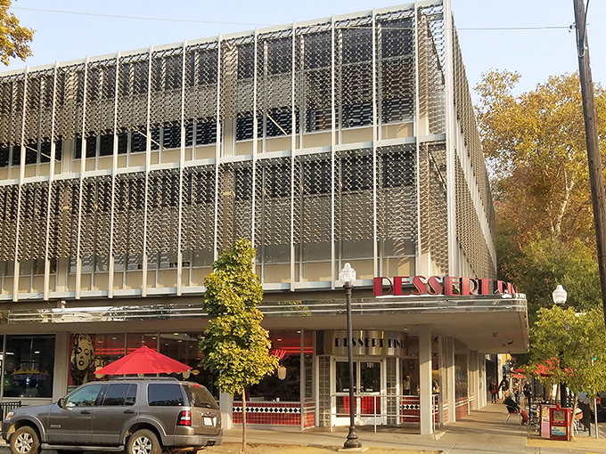 The neon glow of Rick's sign is like a lighthouse for the dessert-starved, beckoning sweet-toothed sailors through Sacramento nights.