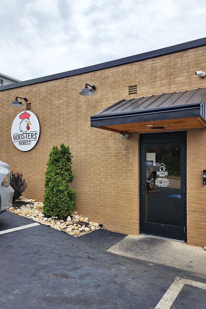 That unassuming brick facade hides Pennsylvania's best-kept fried chicken secret waiting inside.