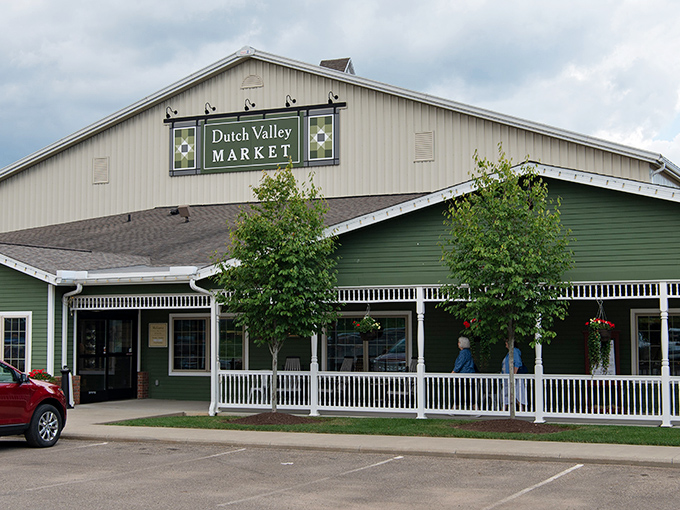 This unassuming storefront holds Ohio's best-kept sandwich secret, hiding culinary greatness behind humble walls.