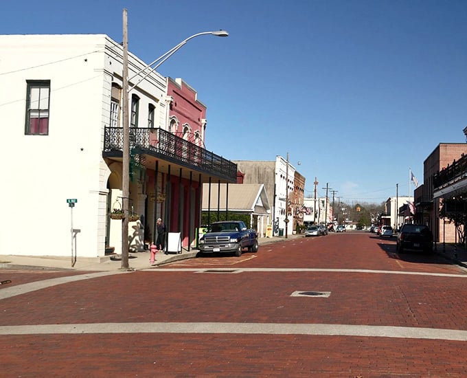 Jefferson's historic downtown looks like a film set where time decided to take a permanent vacation. Those brick streets have stories to tell!