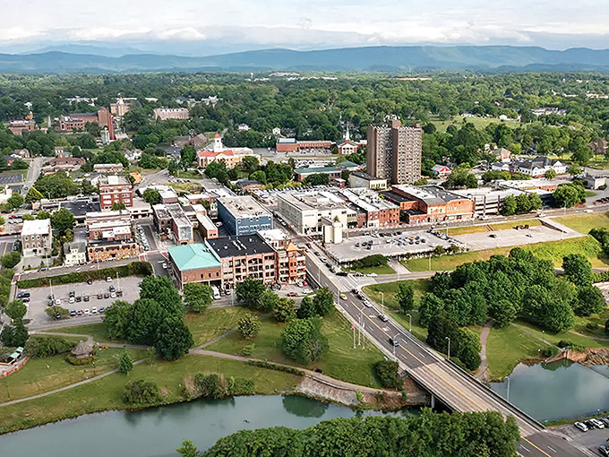Maryville's stunning backdrop of the Smoky Mountains isn't just scenery&mdash;it's nature's way of saying "slow down and breathe a little deeper."