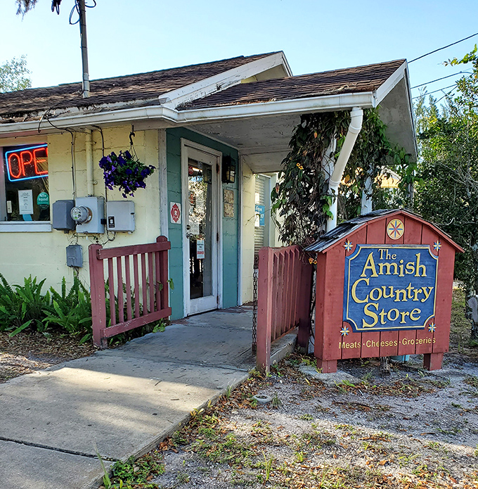 The unassuming exterior of the Amish Country Store in Largo might not scream "culinary destination," but that red fence and humble sign have become a beacon for food pilgrims.