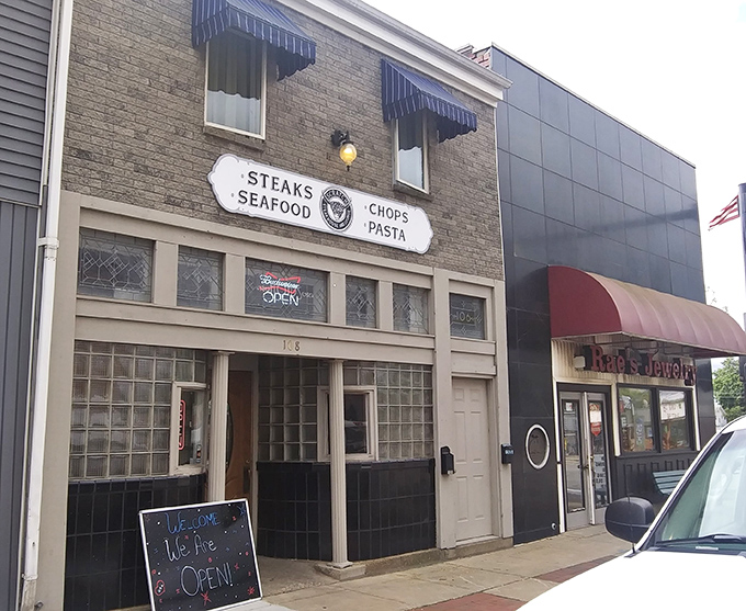 The unassuming brick facade of Scratch Steakhouse in Louisville hides culinary treasures within. Like finding a Rolex in a paper bag, this place delivers unexpected excellence.