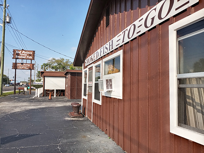 The unassuming brown exterior of Ted Peters might not scream "culinary landmark," but that smoky aroma wafting through the air tells the real story.