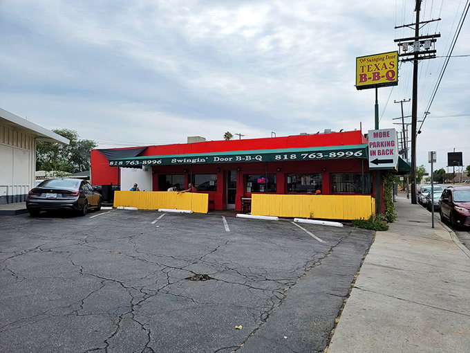 The bright red exterior with yellow accents isn't trying to be fancy&mdash;it's saving all that energy for what matters: the meat inside.