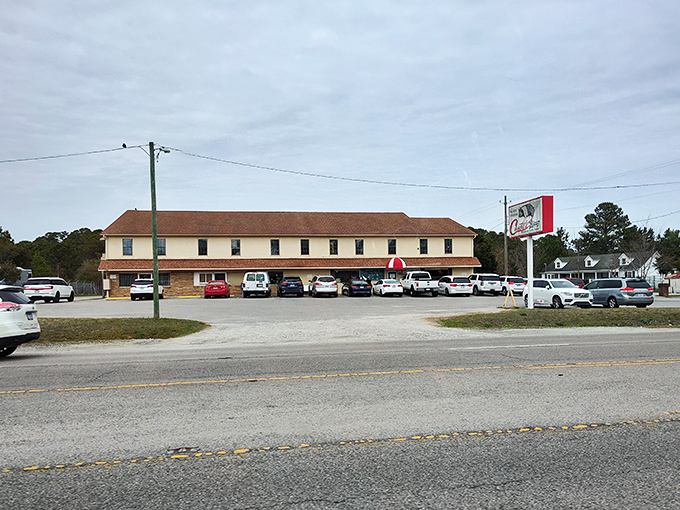 Casey's Buffet stands proudly along Oleander Drive, its unassuming exterior hiding culinary treasures that would make your grandmother both proud and jealous.