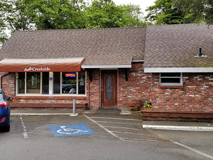 The unassuming brick exterior of Hank's Creekside might not scream "culinary destination," but locals know better. This modest façade hides breakfast greatness within.