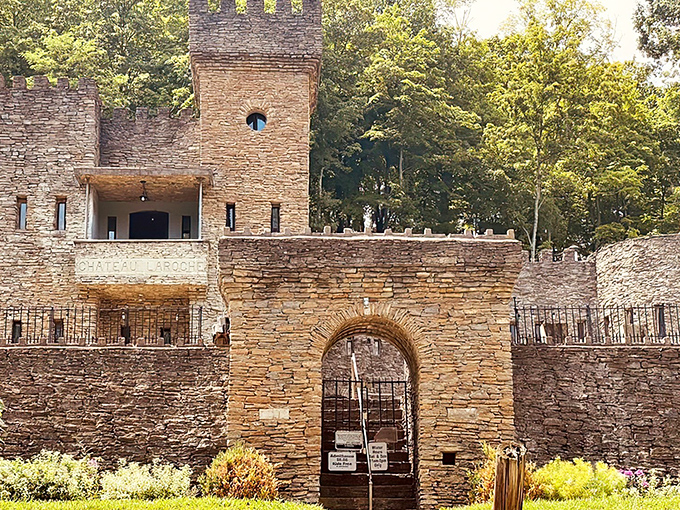 This medieval fortress rising from Ohio soil proves dreams really can become stone-solid reality.
