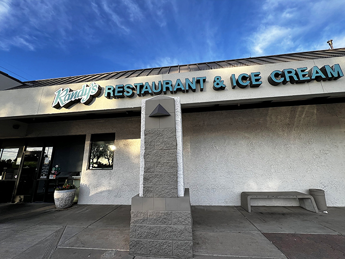 The unassuming exterior of Randy's belies the breakfast treasures within. Like finding a mixtape of your favorite '90s hits in pristine condition.