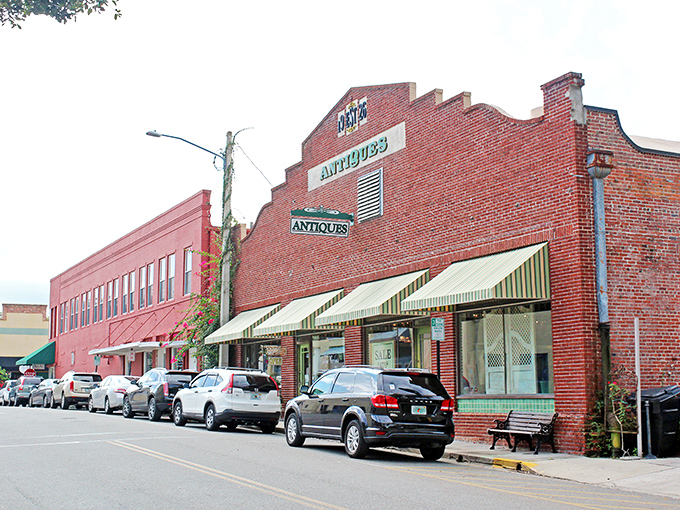 Downtown Leesburg's brick buildings aren't putting on airs for tourists&mdash;they're the genuine article of small-town Americana that's increasingly hard to find.