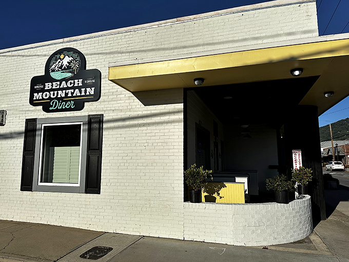 The white brick exterior with its cheerful yellow accents makes Beach Mountain Diner look like the breakfast equivalent of finding a $20 bill in your winter coat.