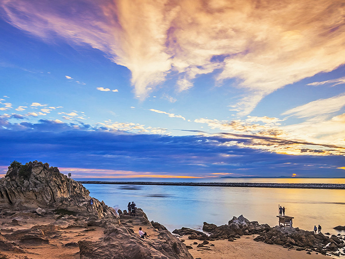 Nature's own light show at Pirates Cove, where the sky puts on a performance that makes even the most jaded Californian stop mid-sentence.