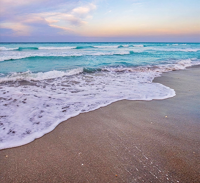 Mother Nature's color palette goes wild at Jupiter Beach, painting the shoreline with hues that would make Monet jealous.
