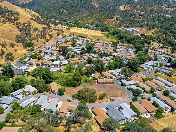 Nestled in the Sierra foothills, Coarsegold offers that perfect blend of rustic charm and natural beauty that makes you want to cancel your return flight.