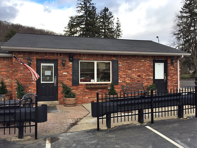 The unassuming brick exterior of The Pie Shoppe proves once again that culinary treasures often hide in plain sight along Pennsylvania's scenic byways.