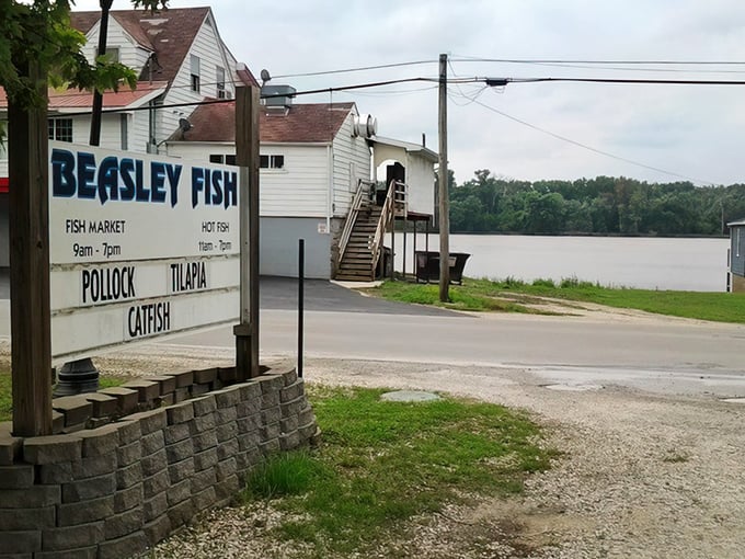 Riverside simplicity at its finest. Beasley Fish stands proudly along the water, promising treasures that swim from river to fryer to your eager hands.