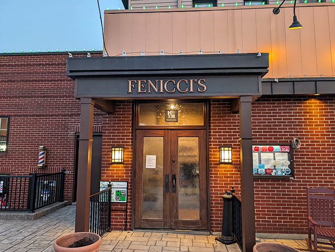 The brick fa&ccedil;ade of Fenicci's welcomes hungry visitors like an old friend who happens to make the best Italian food in town.