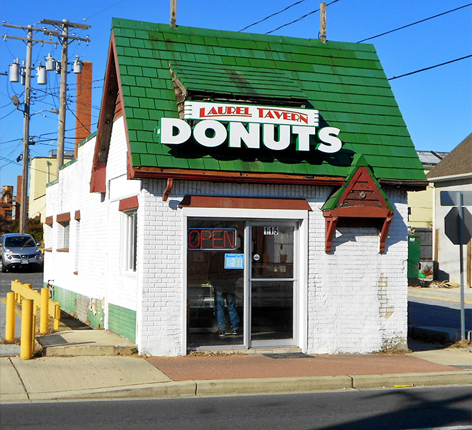 The little donut shop with the big green roof stands like a beacon of sweetness on Washington Boulevard, promising morning salvation one glazed ring at a time.