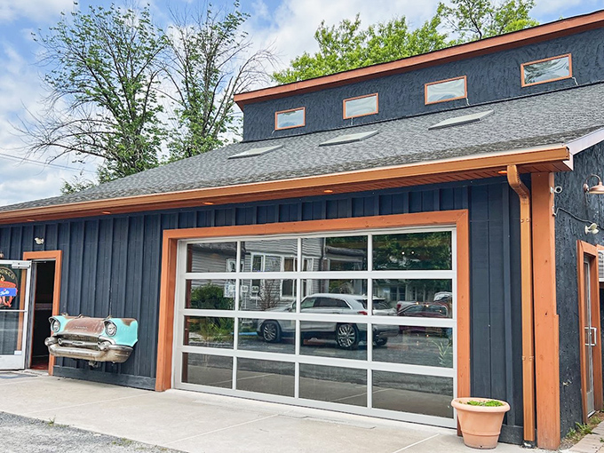 The blue exterior with vintage car trim isn't just eye-catching&mdash;it's a smoke signal to BBQ pilgrims that they've reached the promised land of pork.