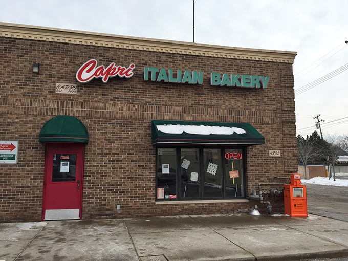 The unassuming brick exterior of Capri Italian Bakery stands like a culinary speakeasy – only the initiated know what treasures await inside.