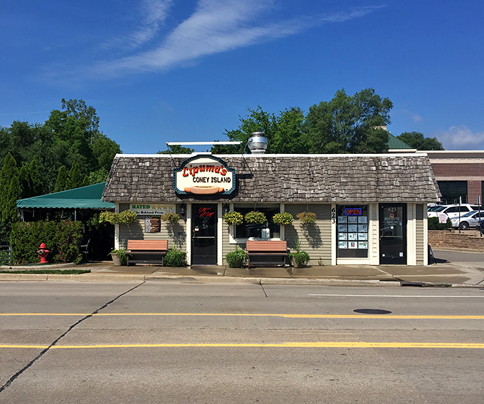 The storybook cottage of hot dog dreams! Lipuma's charming exterior with its stone accents and hanging flower baskets beckons hungry travelers from miles around.