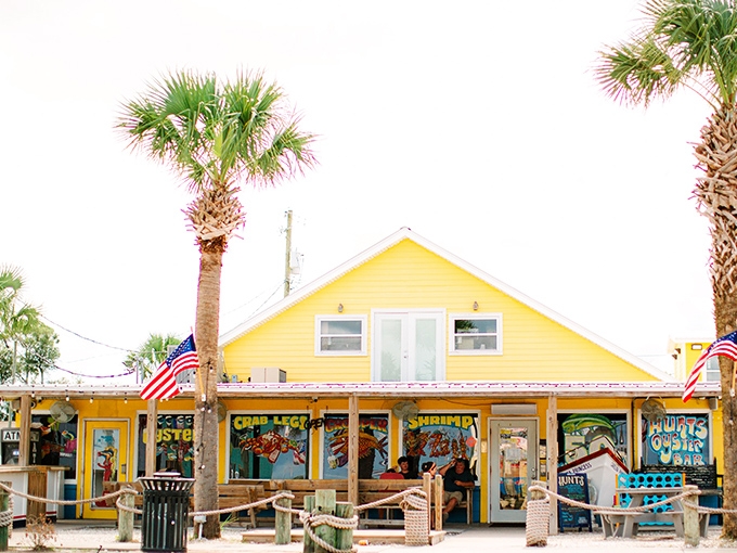 The bright yellow exterior of Hunt's with its boat hull "MISS ADLEY" out front isn't just eye-catching&mdash;it's practically shouting "fresh seafood ahead!" at passing motorists.