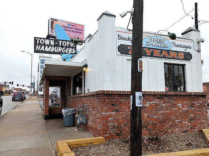 The white brick diner with its iconic blue arrow sign stands like a time capsule on Broadway Boulevard&mdash;a beacon of burger bliss in Kansas City.