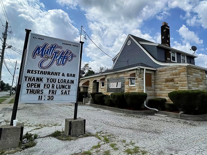 That sign promises good times ahead &ndash; and Mutt & Jeff's delivers on every single word of it.