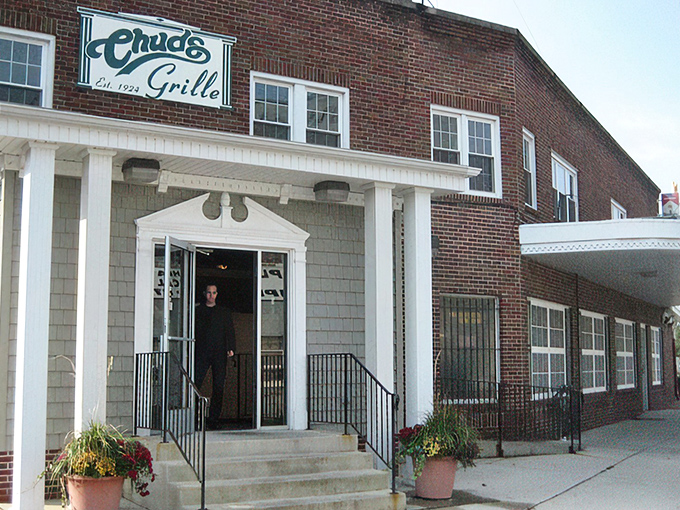 The unassuming brick exterior of Chud's Grille proves once again that culinary treasures often hide behind the most modest facades.