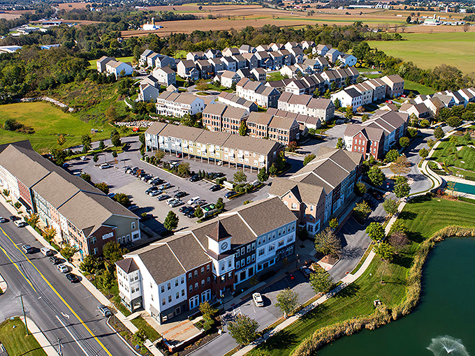The sunny yellow facade of this Main Street cafe isn't just cheerful&mdash;it's practically announcing "good food happens here" to everyone passing by.