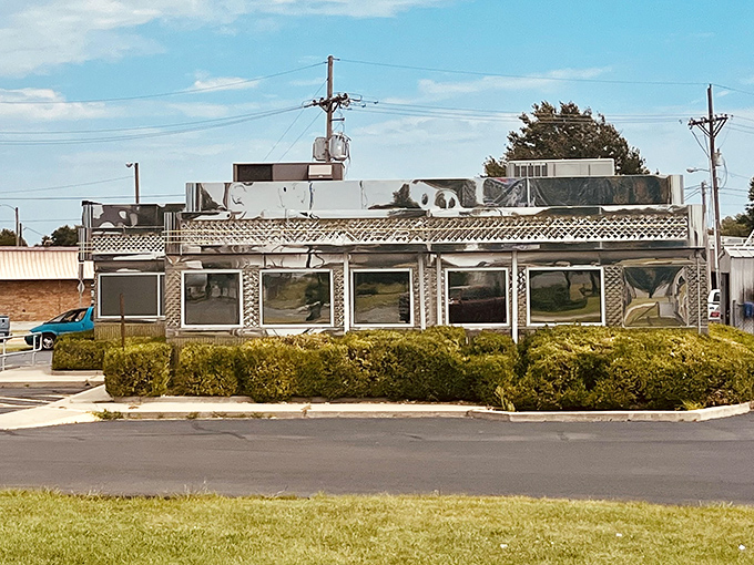 The stainless steel exterior of Iggy's gleams like a time capsule from the 1950s, beckoning hungry travelers with its unmistakable roadside charm.