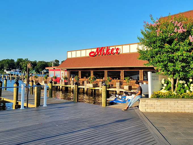 Mike's iconic waterfront presence beckons both boaters and landlubbers alike. That red sign might as well say "Seafood Paradise Ahead."